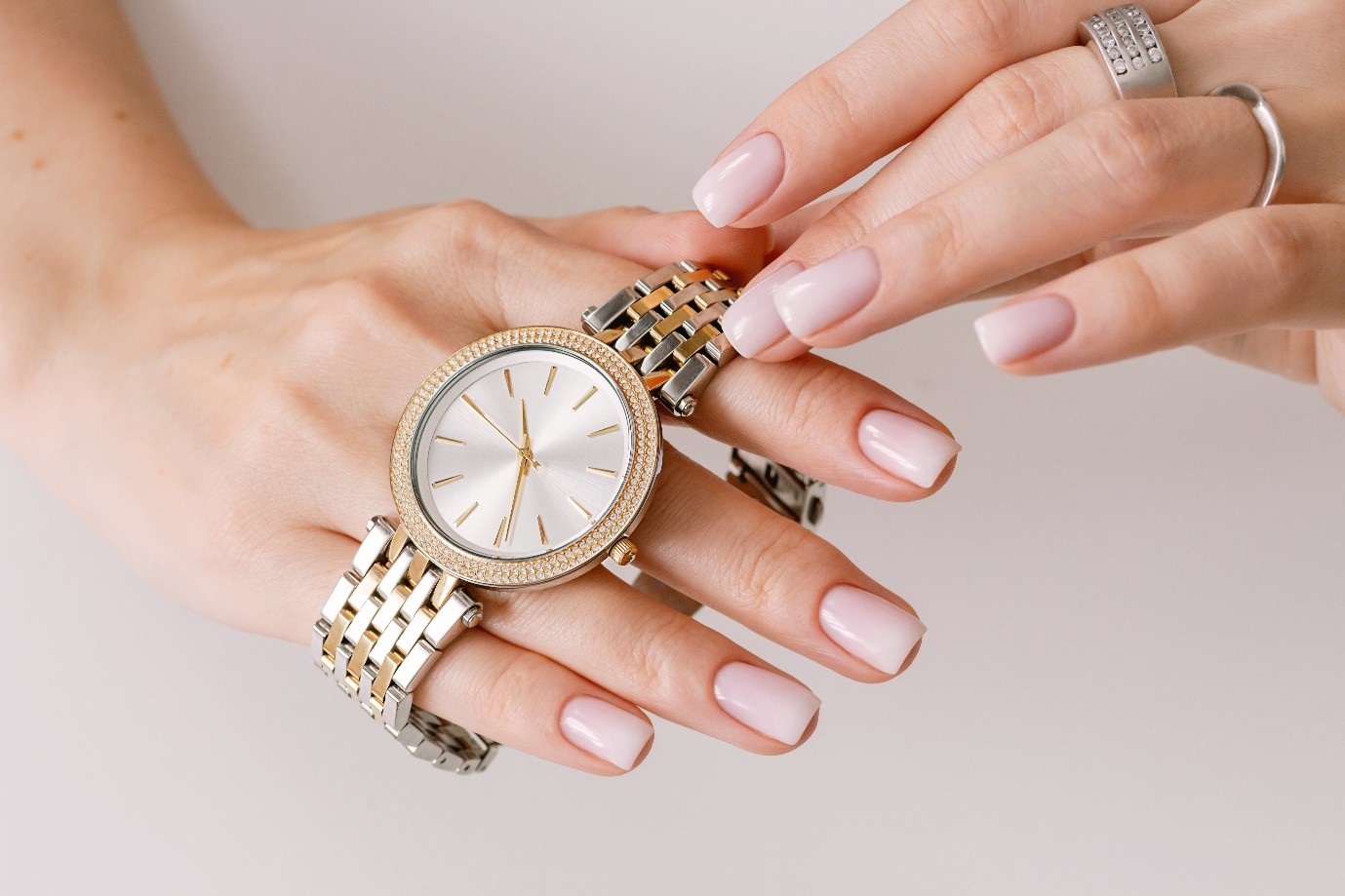 4 Wrist Watches for Girls That Never Go Out of Style - Sabguru News ...
