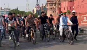बीकानेर में केंद्रीय मंत्री अर्जुन राम मेघवाल ने चलाई साइकिल - Sabguru News
